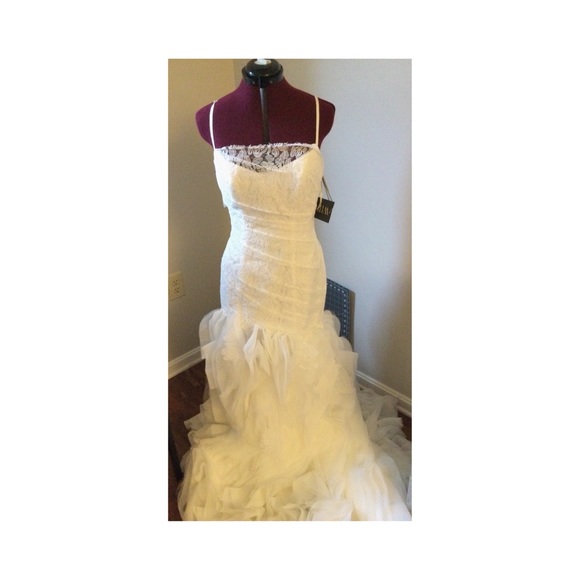 White by Vera Wang | Dresses | Vera Wang Lace Flange Wedding Dress ...